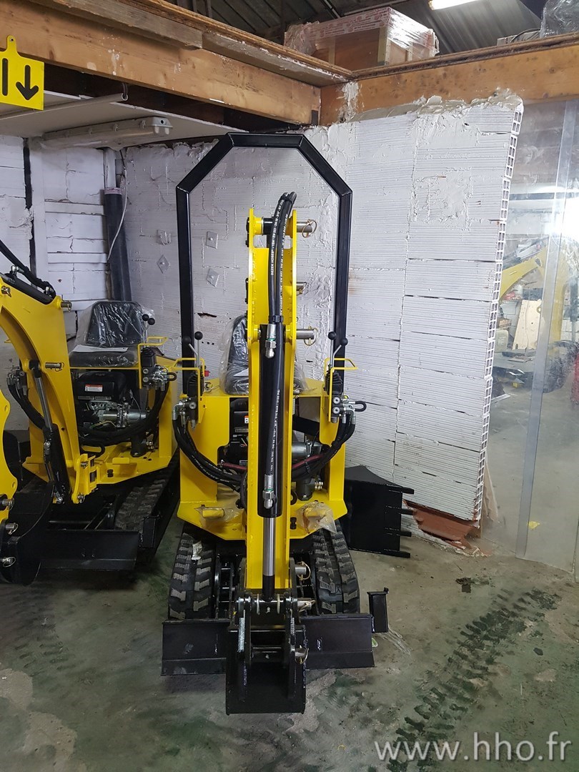 Rollover protecting structure